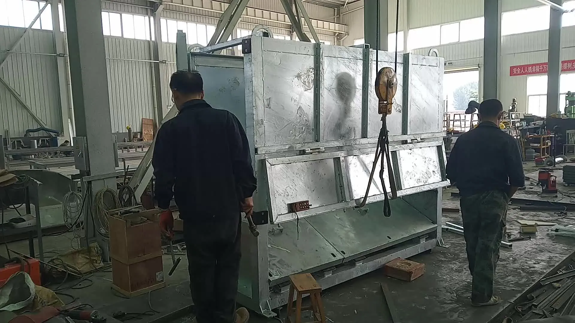 Cattle stunning killing box cattle slaughterhouse kill box for cattle ...